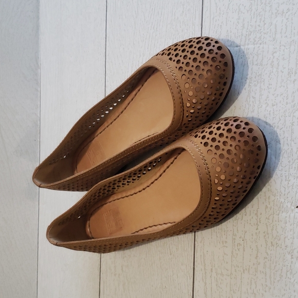 Frye | Shoes | Frye Carson Perf 6 Tan Laser Cut Ballet Flats | Poshmark